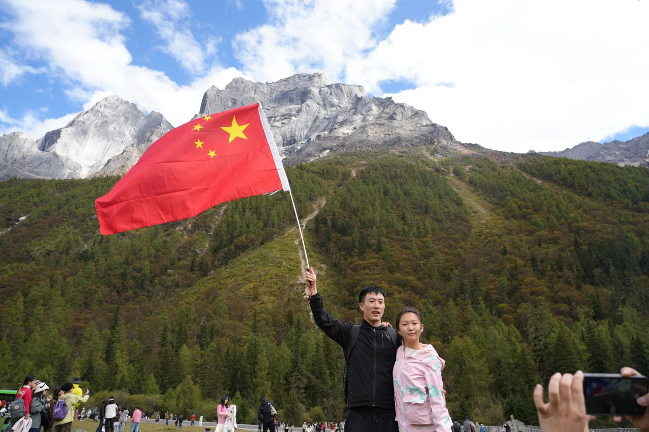 Red flag fluttering yingshan river prosperous age song celebration ...